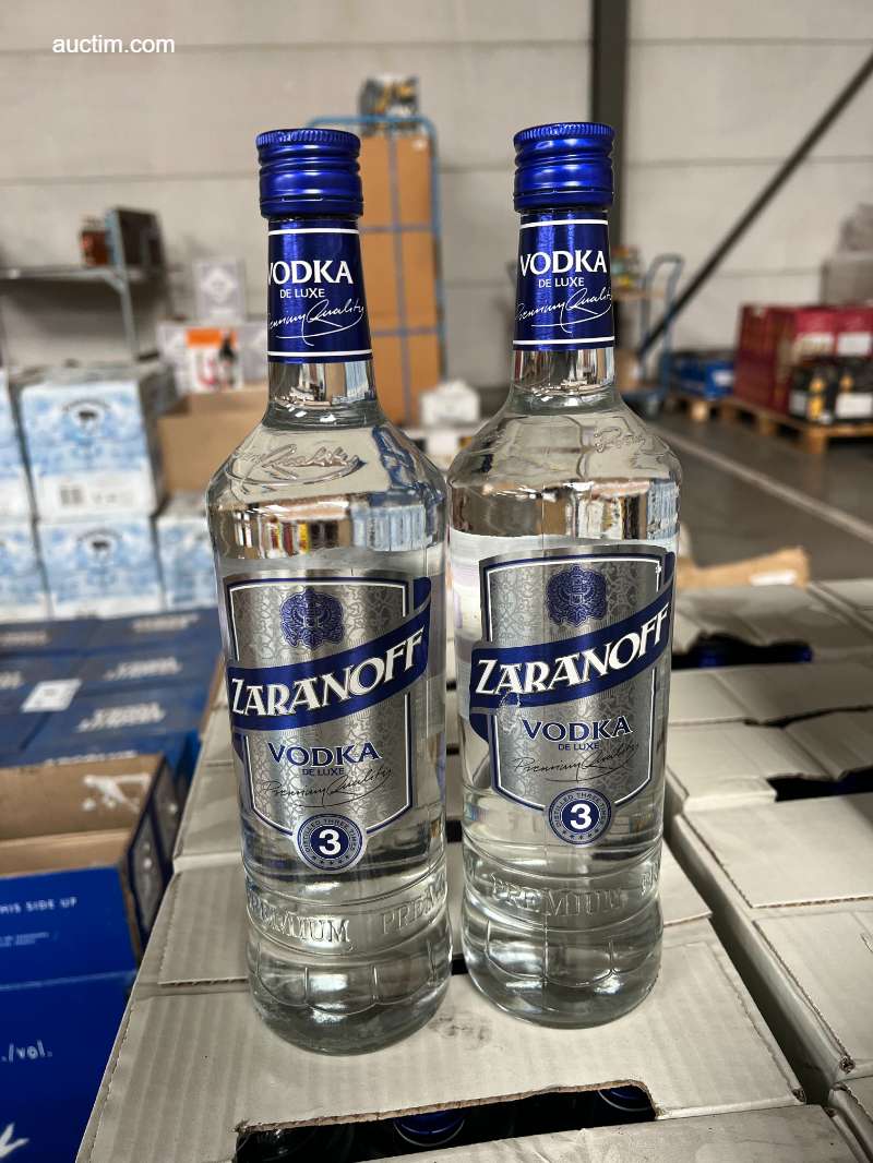 42 garrafa(s) de uísque Zaranoff Vodka